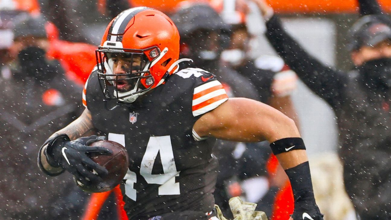 Browns return Eagles' Carson Wentz's 13th interception for touchdown - ESPN