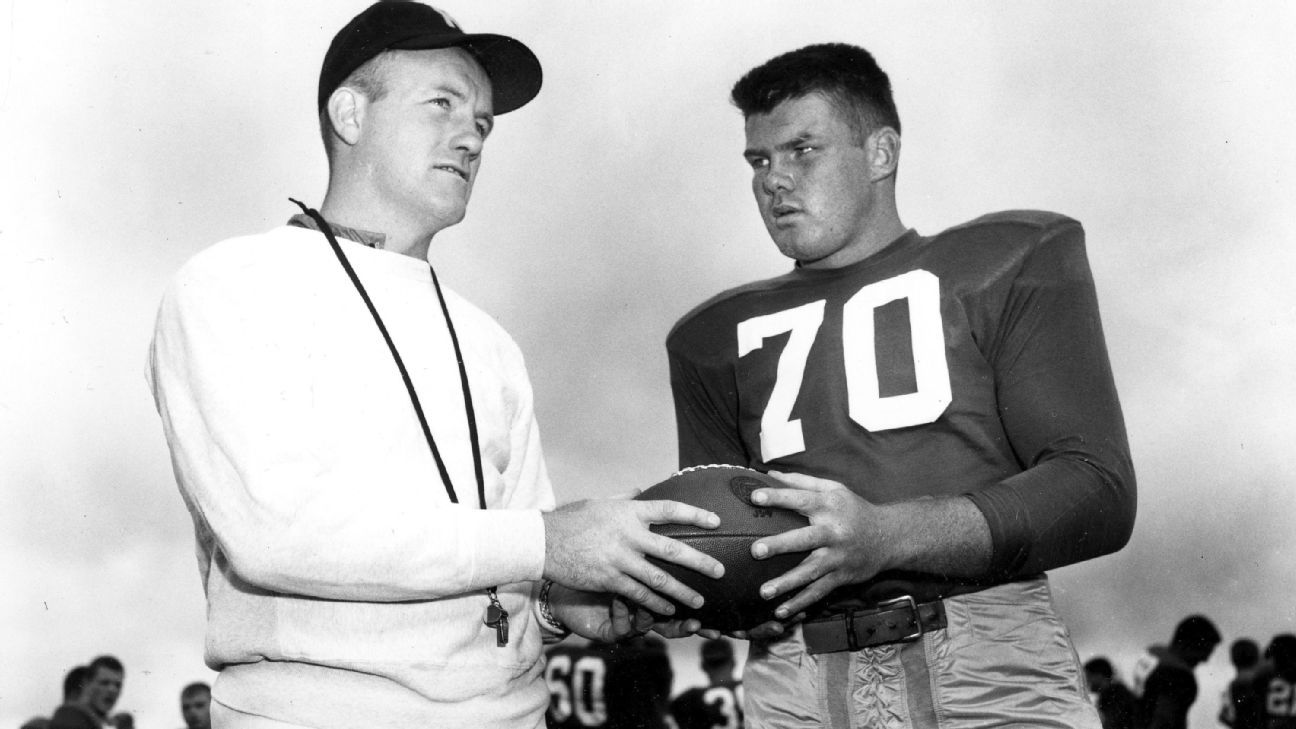 Terry Brennan, star halfback who later coached Notre Dame Fighting ...