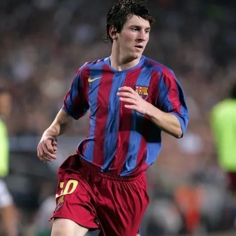 Messi, a 17 años de su debut, lo celebra por primera vez lejos de ...