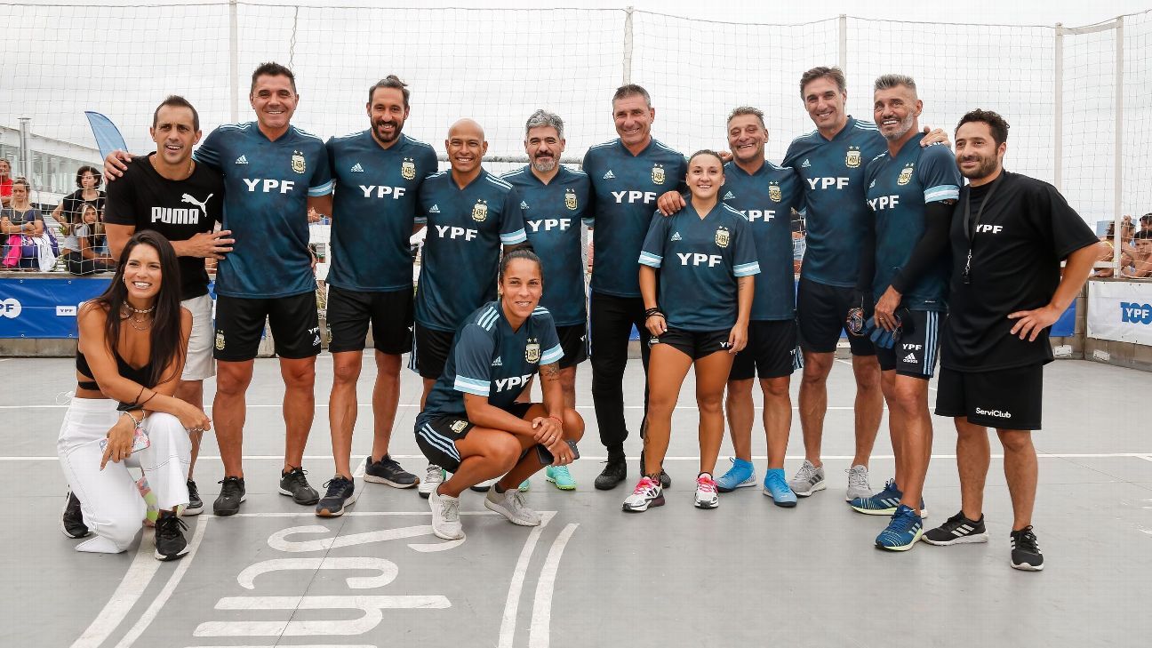 Con la pelota de Messi, YPF se hizo presente en el verano de Mar del ...