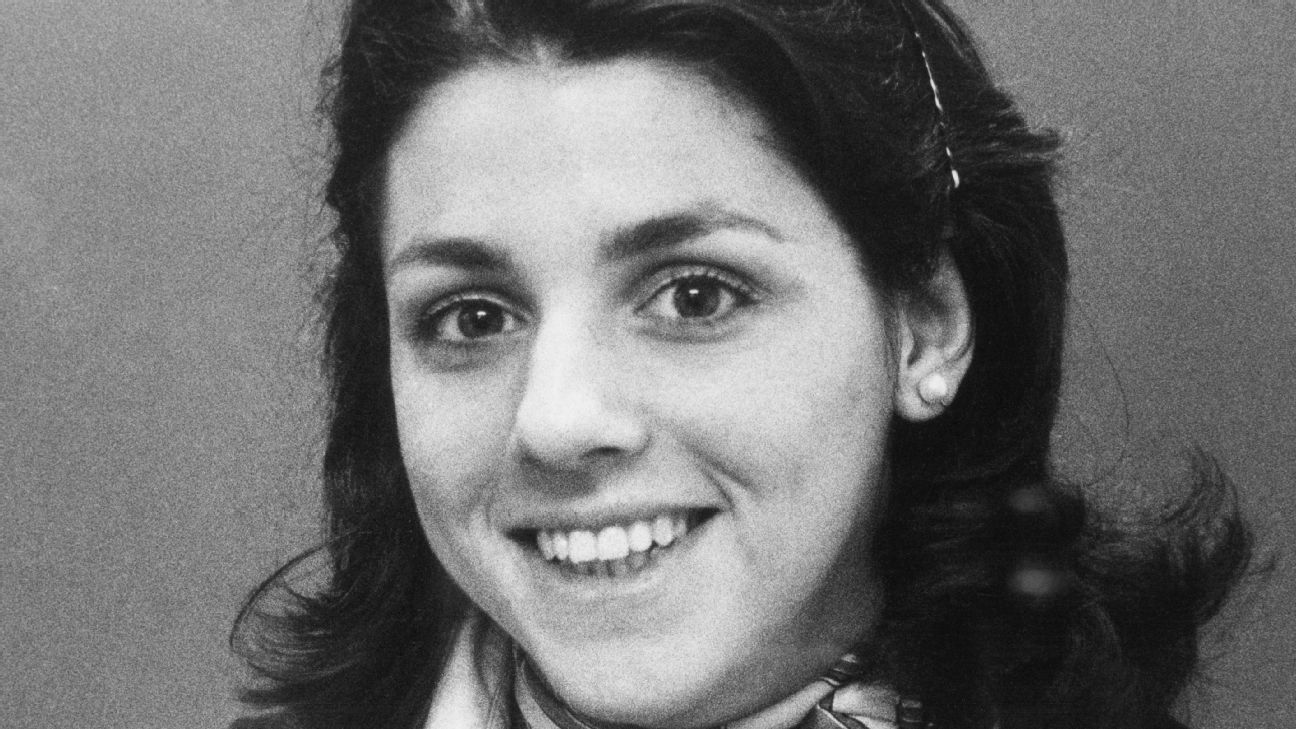 Reporter Robin Herman, who broke gender barrier in NHL locker rooms ...