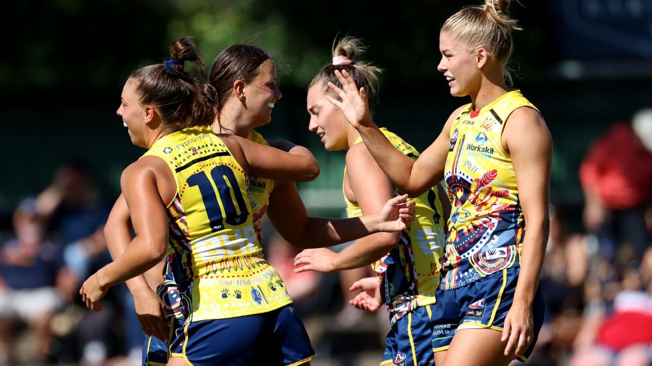 AFLW Adelaide Crows hang on for AFLW win over Collingwood Magpies - ESPN
