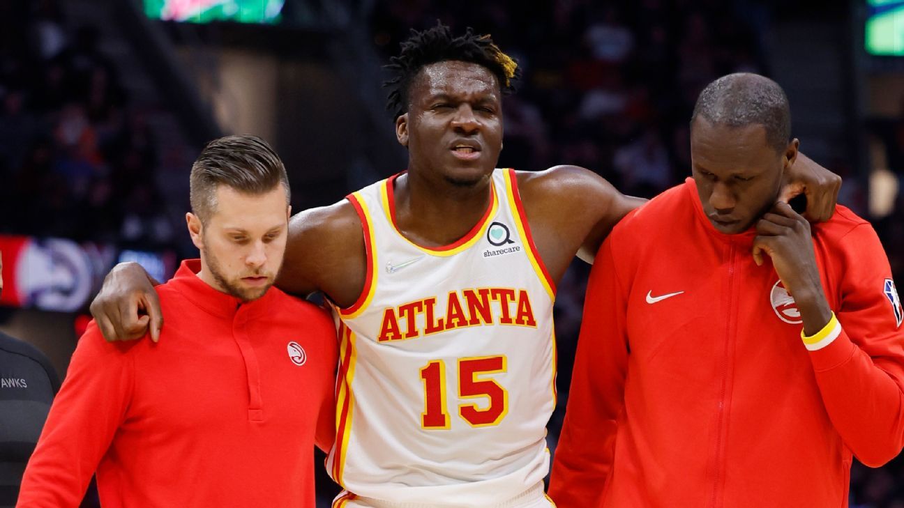 Clint Capela (rodilla) deja juego ante Cavaliers - ESPN