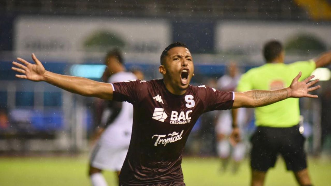 Andy Reyes acaba racha de un año sin anotar, con gol ante Alajuelense ...