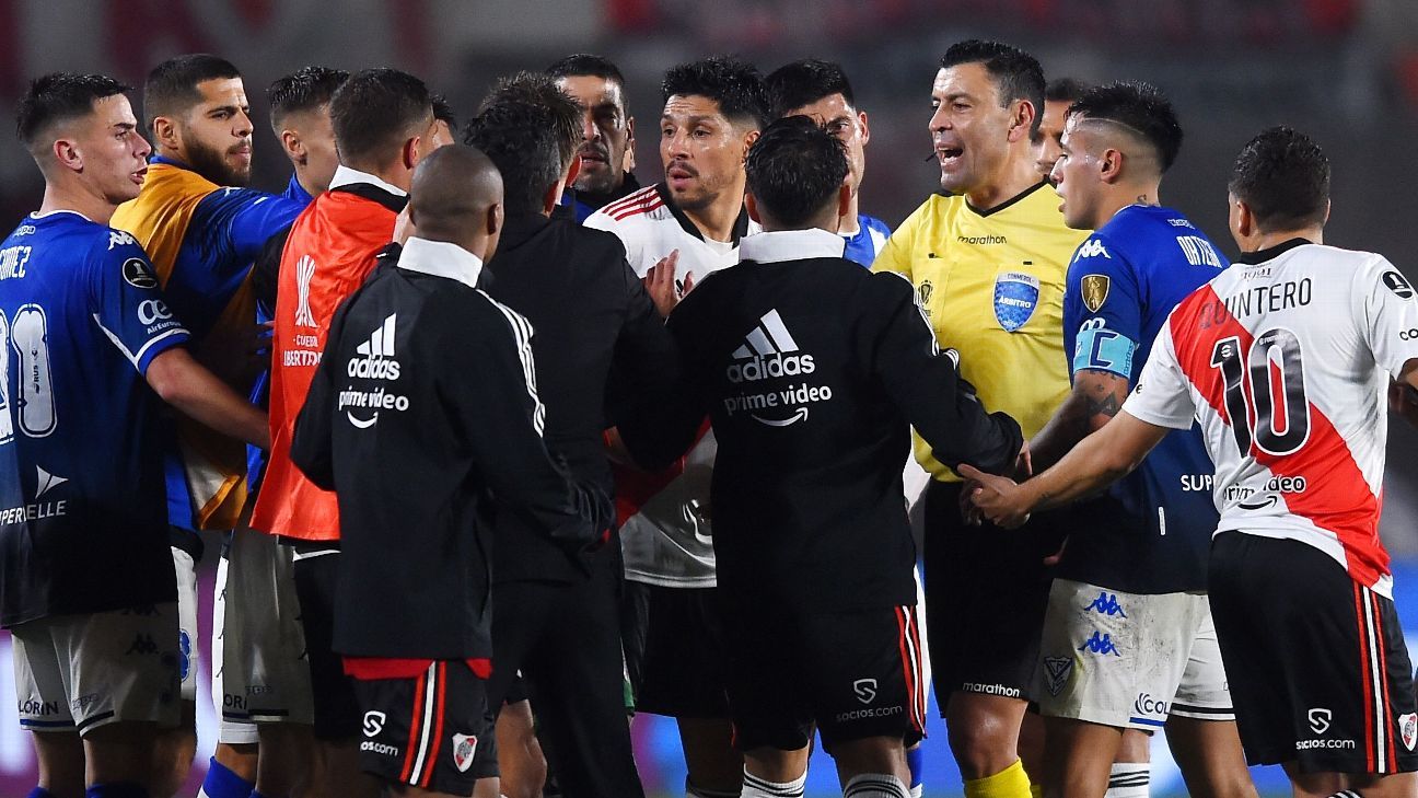 Roberto Tobar explicó su decisión en ESPN F12: "Sentí que era ...