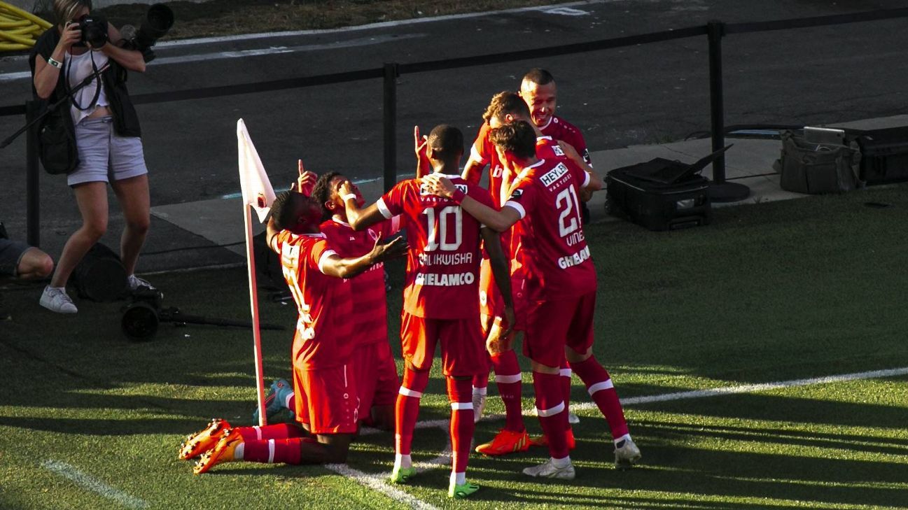 Anthony Valencia marcó su primer gol en el triunfo de Royal Antwerp por ...
