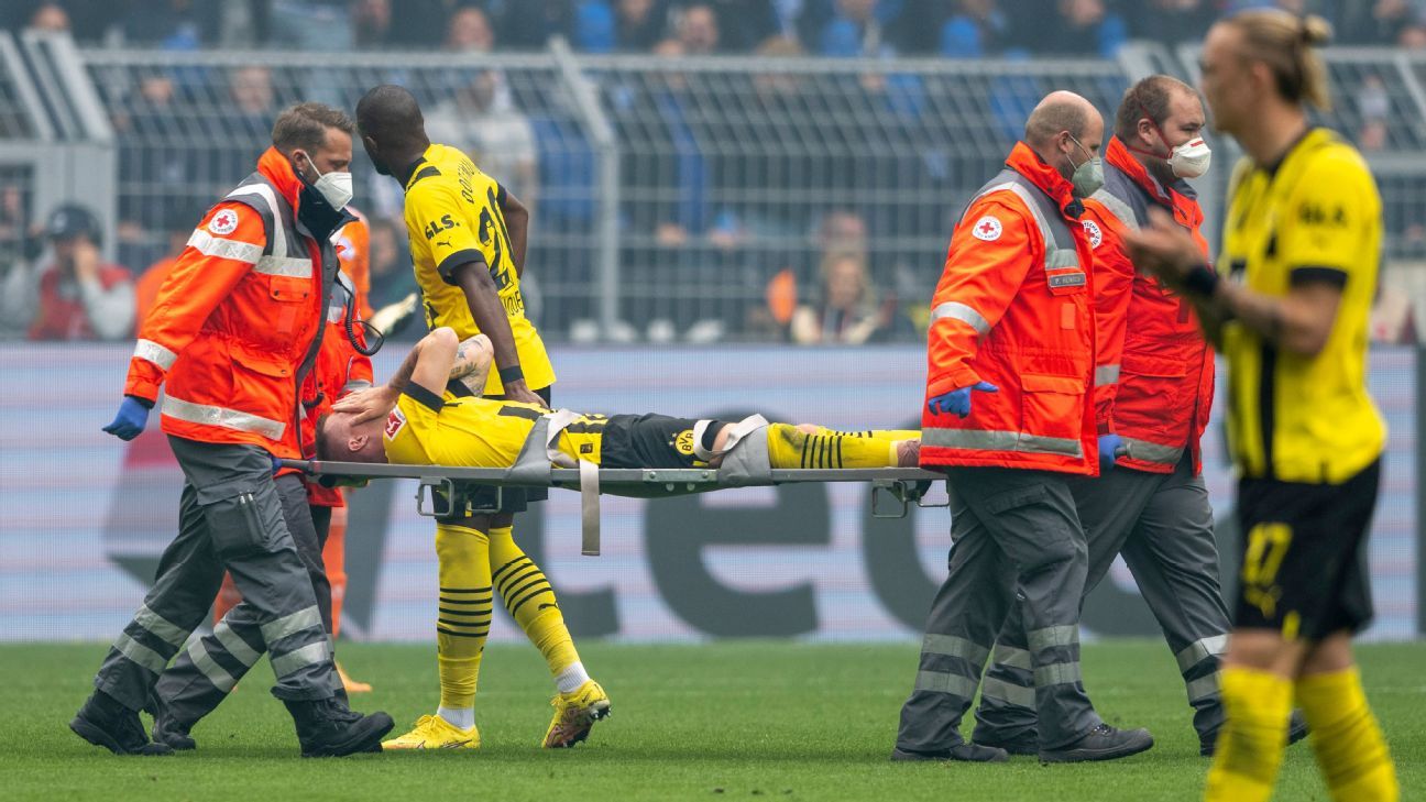 Marco Reus se retiró, entre lágrimas, en camilla por una lesión - ESPN