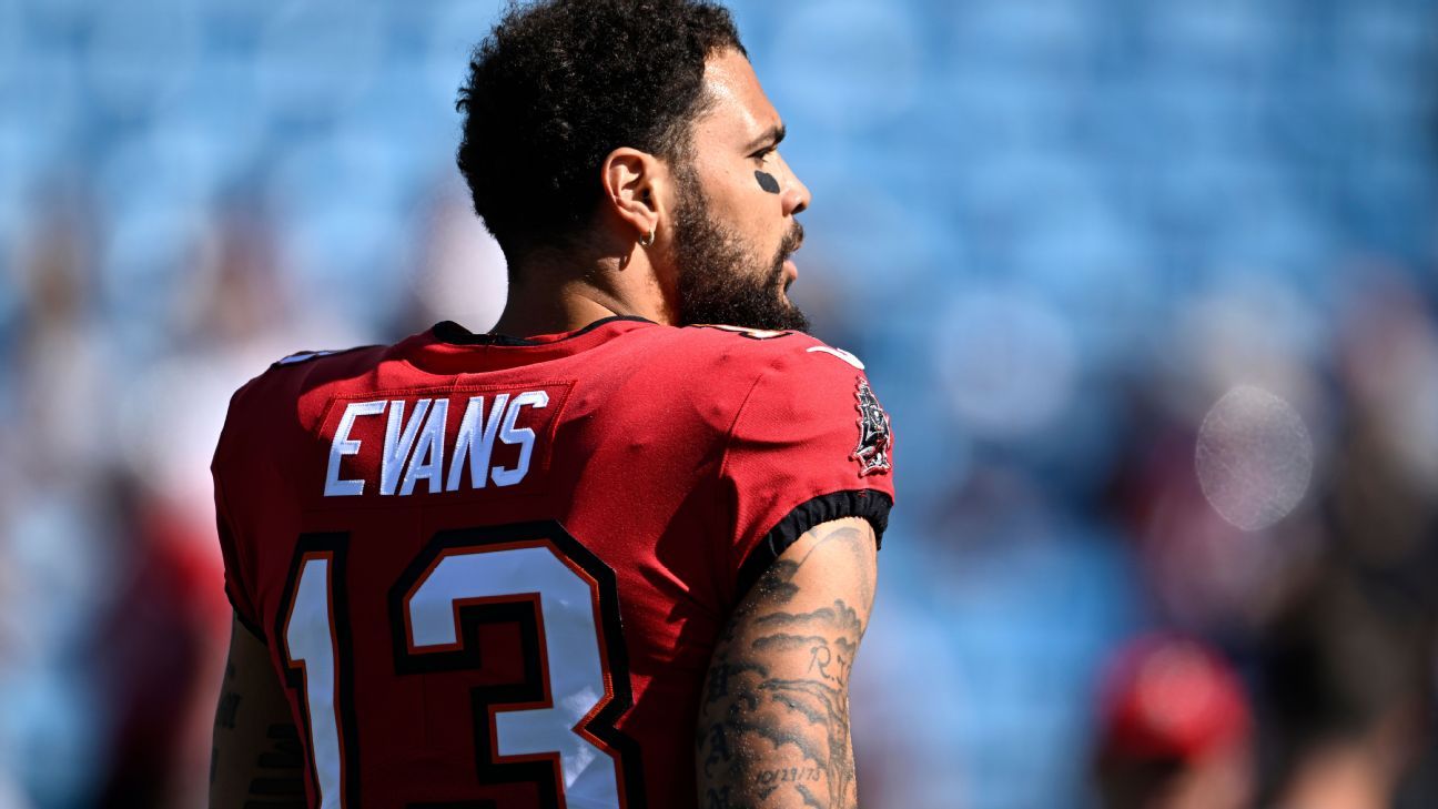 La NFL revisará el video que muestra a árbitros pidiendo autógrafo a Mike Evans - ESPN