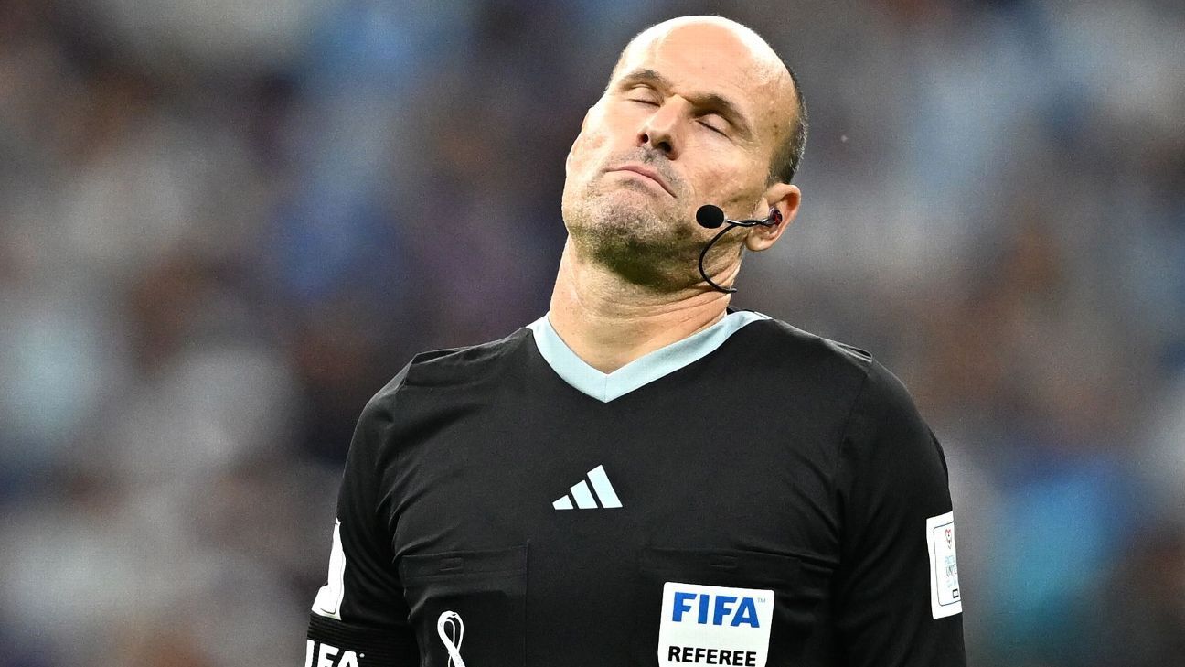 La actuación del árbitro Mateu Lahoz en Argentina-Países Bajos, en la ...