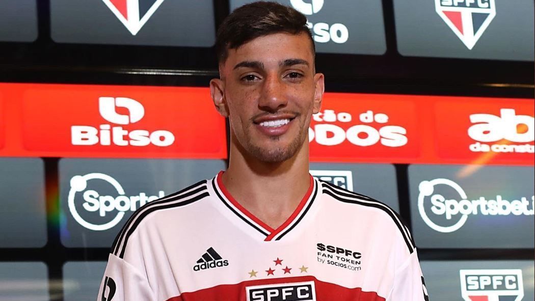 Pedrinho é apresentado no São Paulo e diz que clube é o 'maior desafio ...