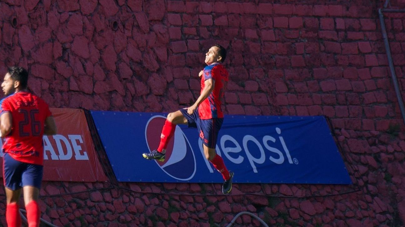 César Archila le da el triunfo a Municipal y mantiene en la lona al ...