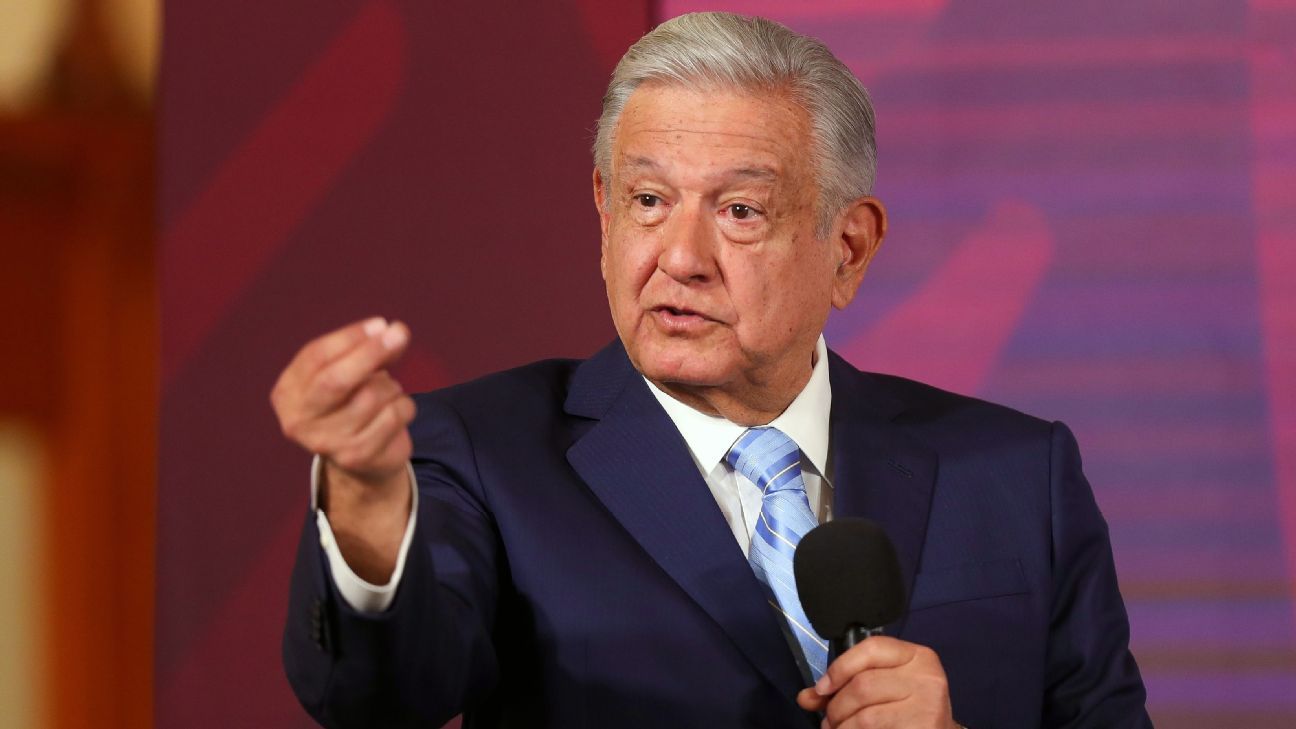 AMLO celebra triunfo de México en Clásico Mundial de Béisbol - ESPN