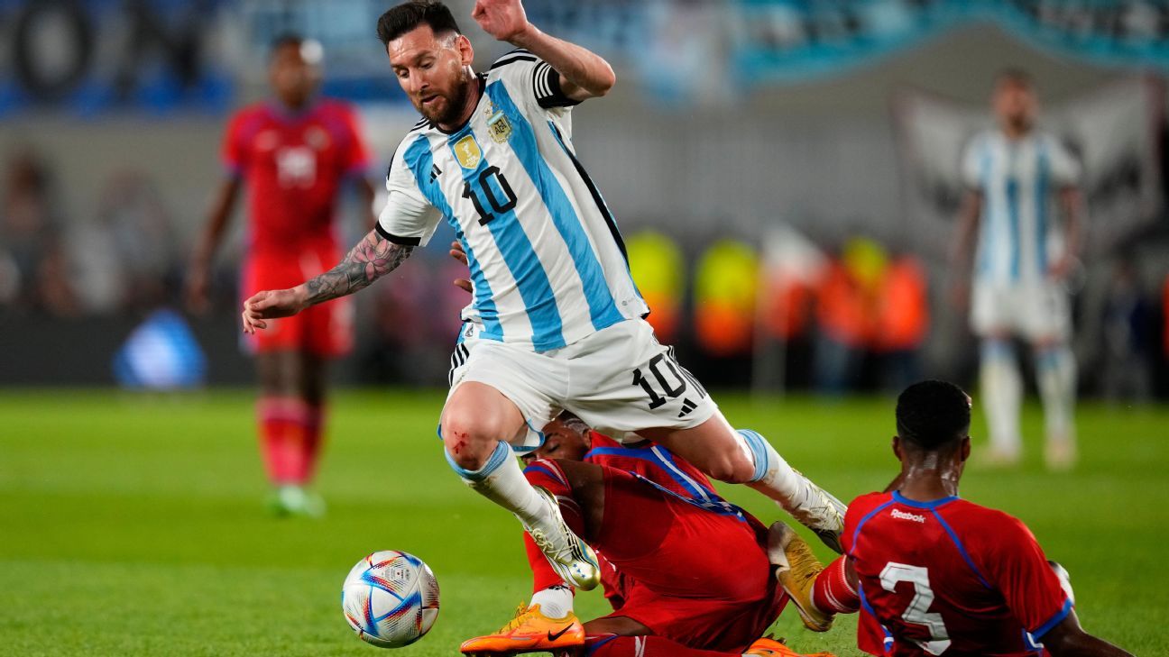 Leo Messi recibió una fuerte patada y asustó a todos en Argentina - ESPN