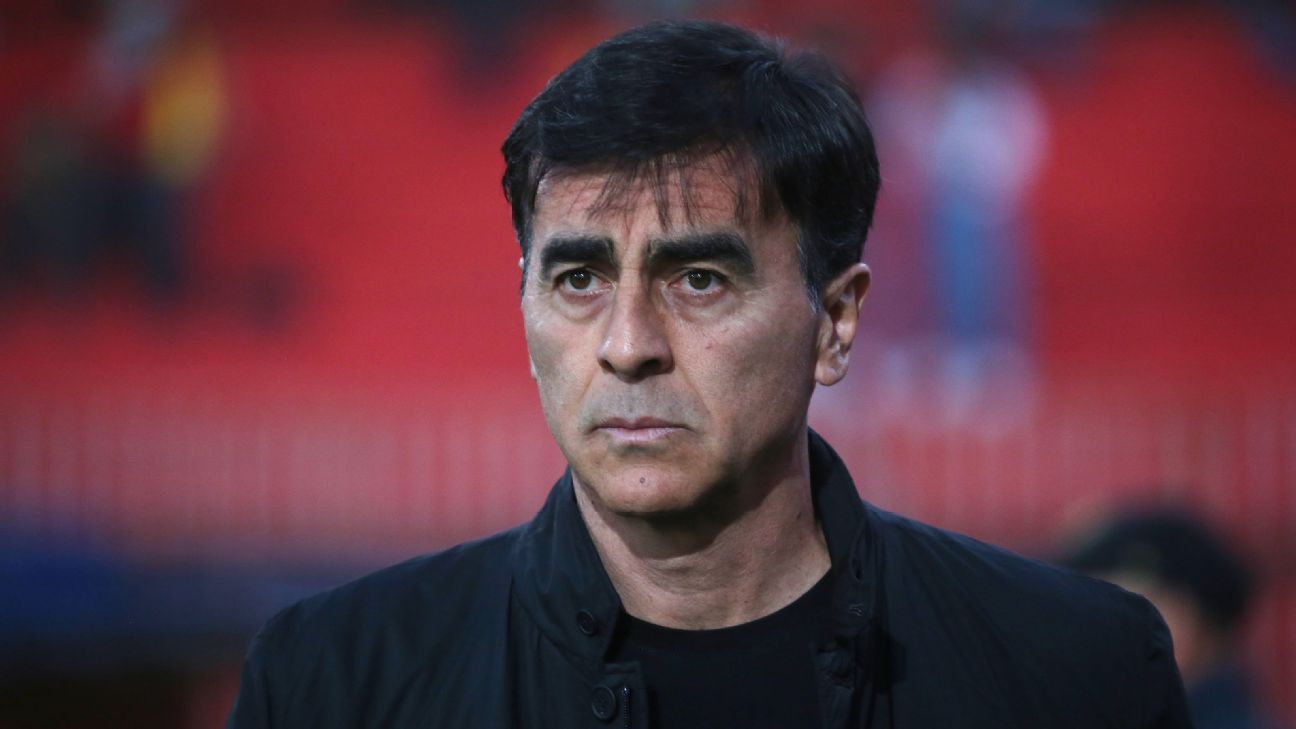 Quinteros habló sobre fichar a Isla y confirmó regreso de Thompson - ESPN