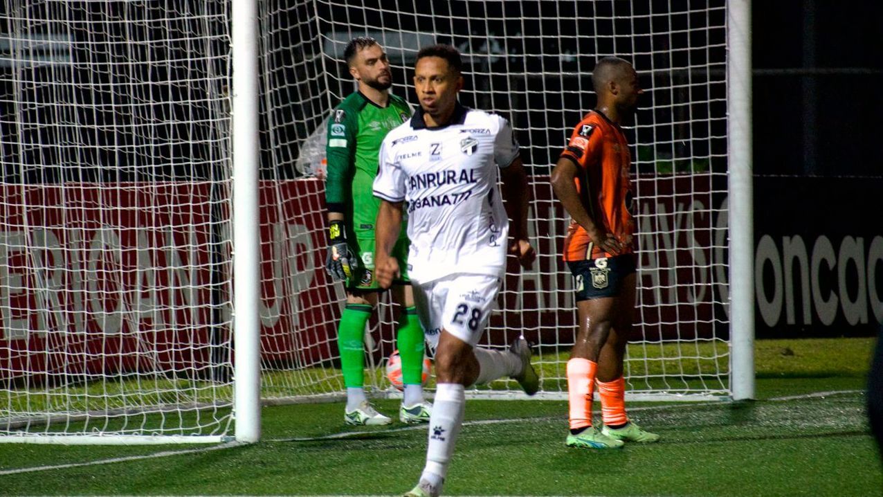José Corena recibe reconocimiento y figura en el once ideal de la Copa ...