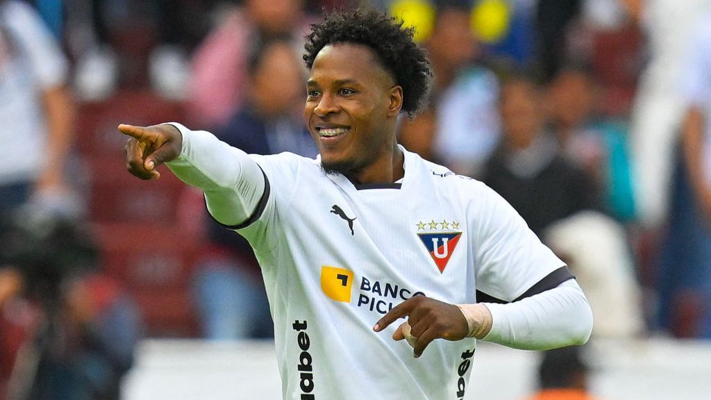 Ex-Santos, astro da LDU tem noite de gala e reforça fama de carrasco do ...