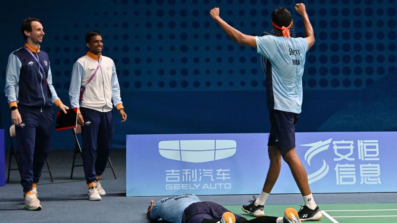 Moment of the Year: Golden Sat-Chi bow down to their gurus - ESPN