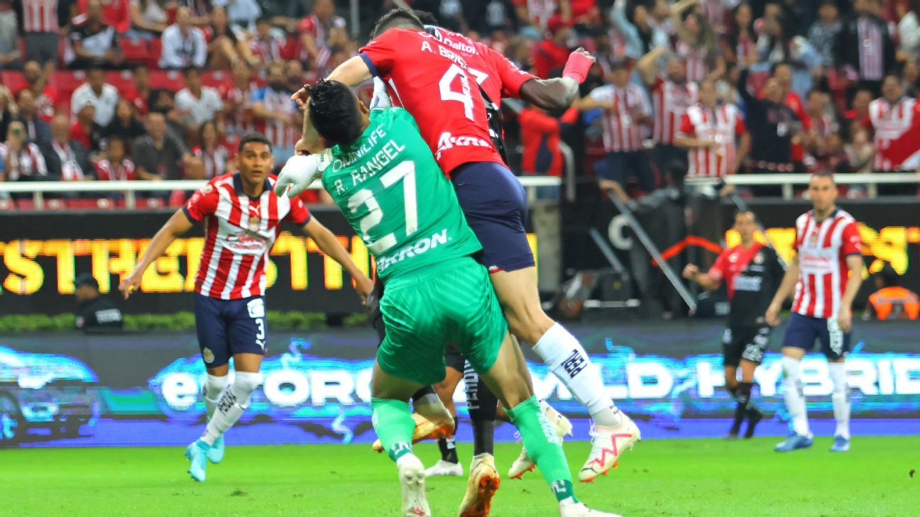 Raúl Rangel sufrió fractura de pómulo en Clásico Tapatío - ESPN