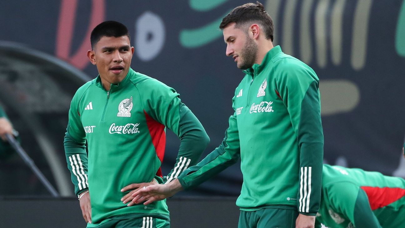 Blog de Rafa Ramos: Lozano y la insana decisión sobre Santiago Giménez ...