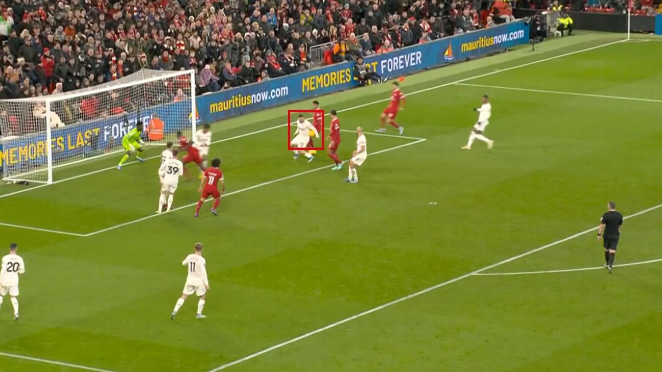 The VAR Review: Shaw handball, Ederson red, Coufal elbow - ESPN