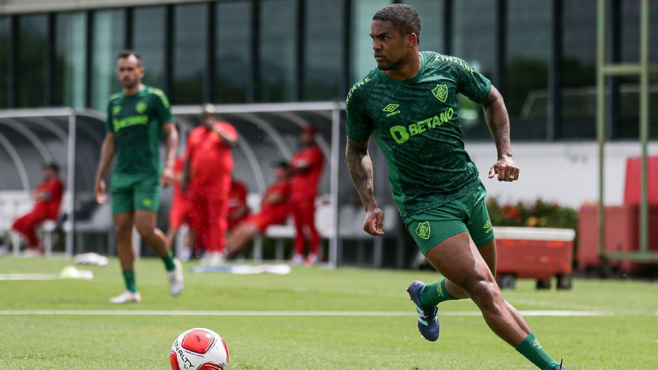 Como Douglas Costa pode encaixar no Fluminense com Diniz tendo força ...