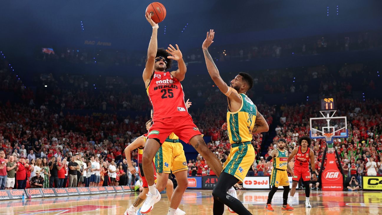 Pinder stars as Wildcats take opener over JackJumpers - ESPN