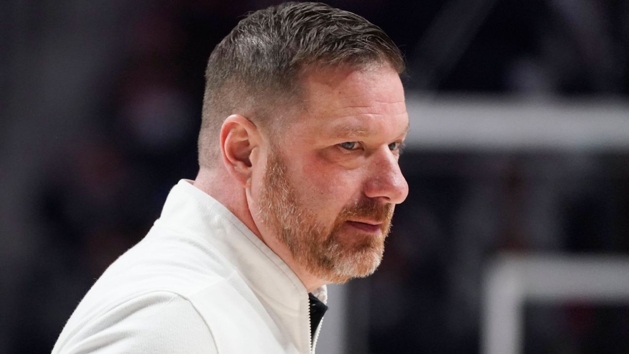 Ole Miss basketball coach Chris Beard agrees to new contract - ESPN