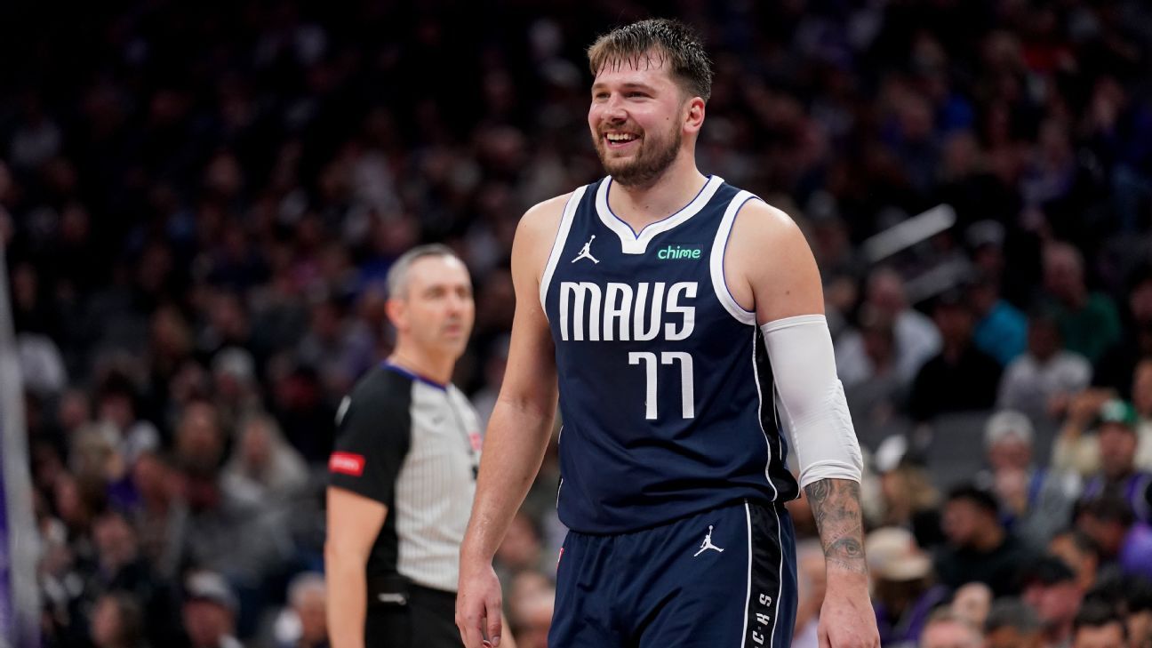 Luka Doncic hits another trick shot as Mavericks beat Hawks - ESPN