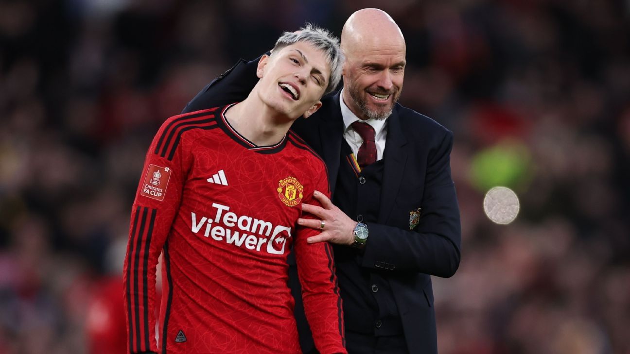 El DT del Manchester United reveló que Garnacho se discupó por avalar ...