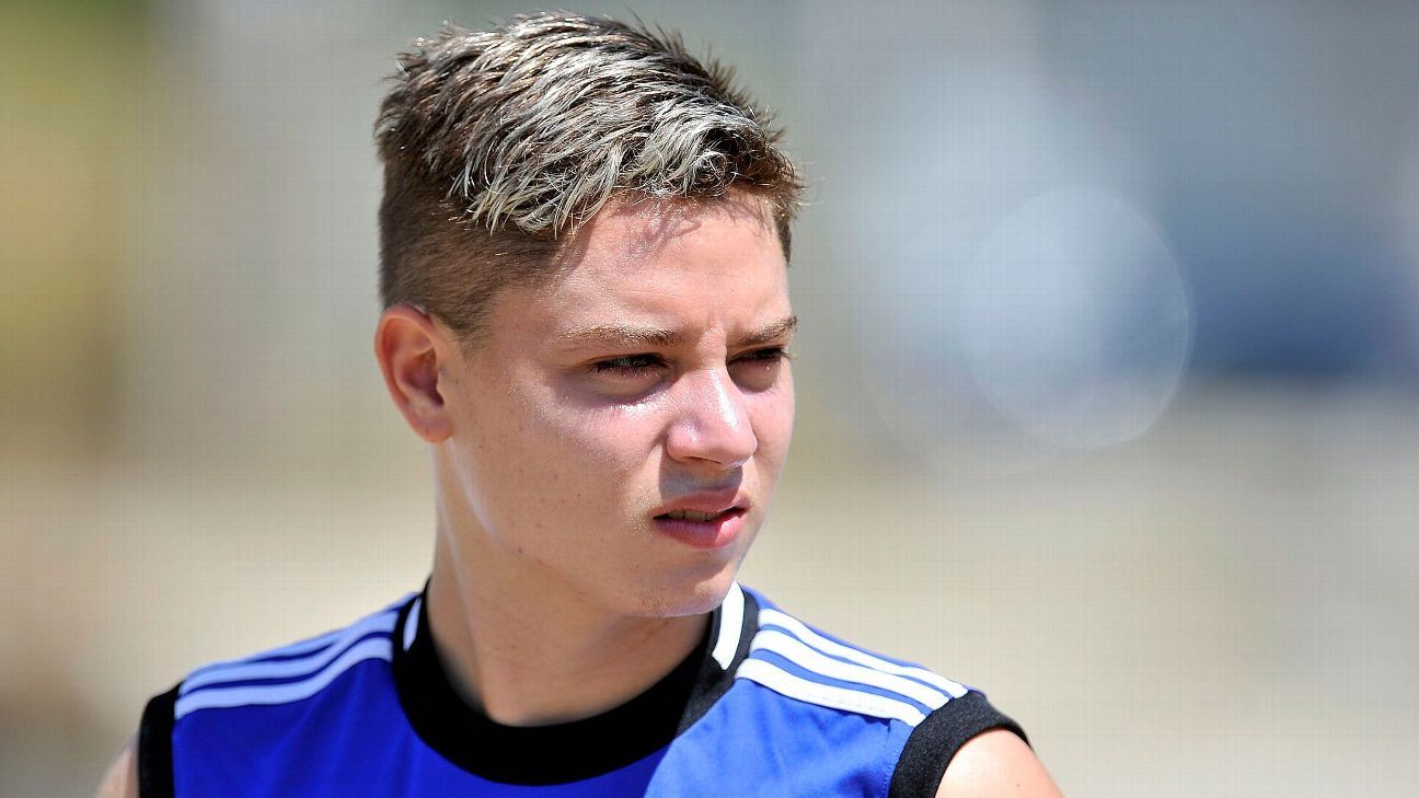 Adryan acerta com 10° clube da carreira e vai formar trio com ex ...