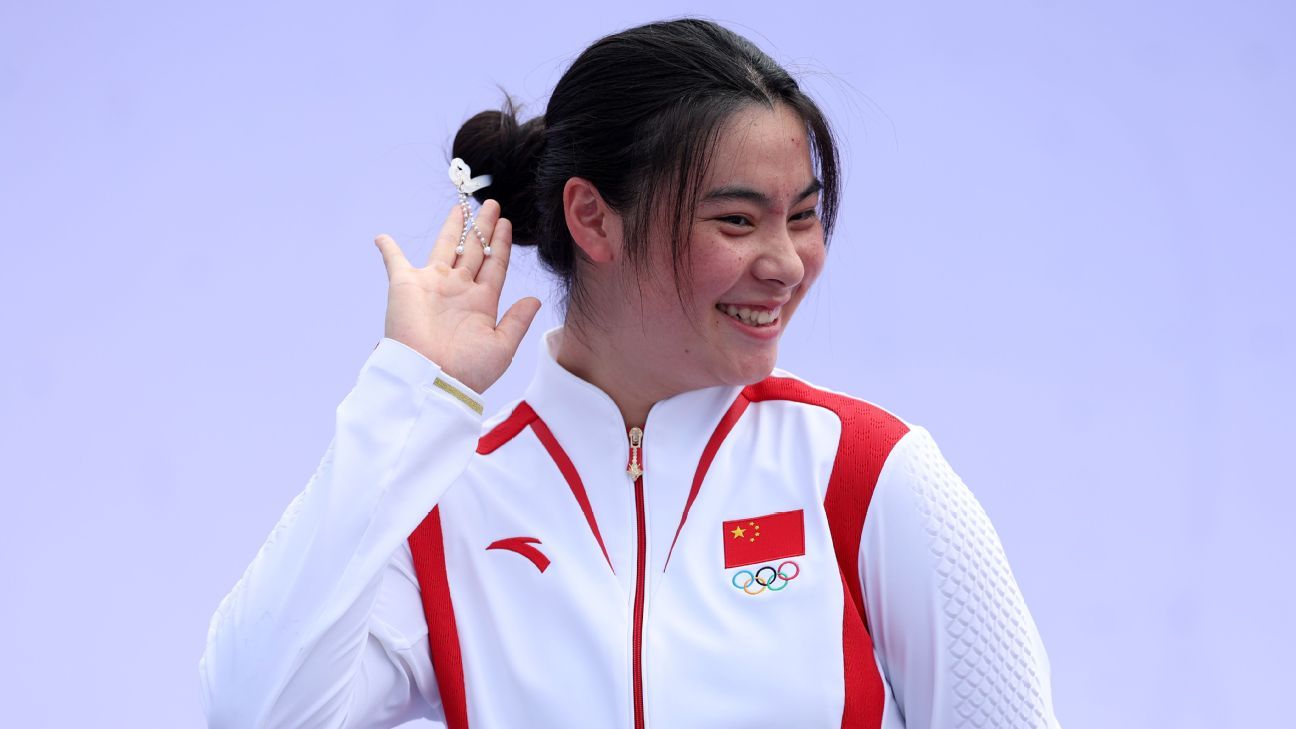 Deng Yawen wins Olympic freestyle BMX; Hannah Roberts crashes out - ESPN