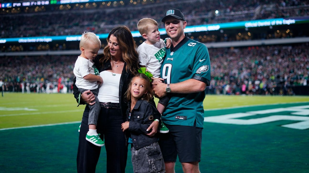 Eagles honor retiring Nick Foles, MVP of Super Bowl win - ESPN
