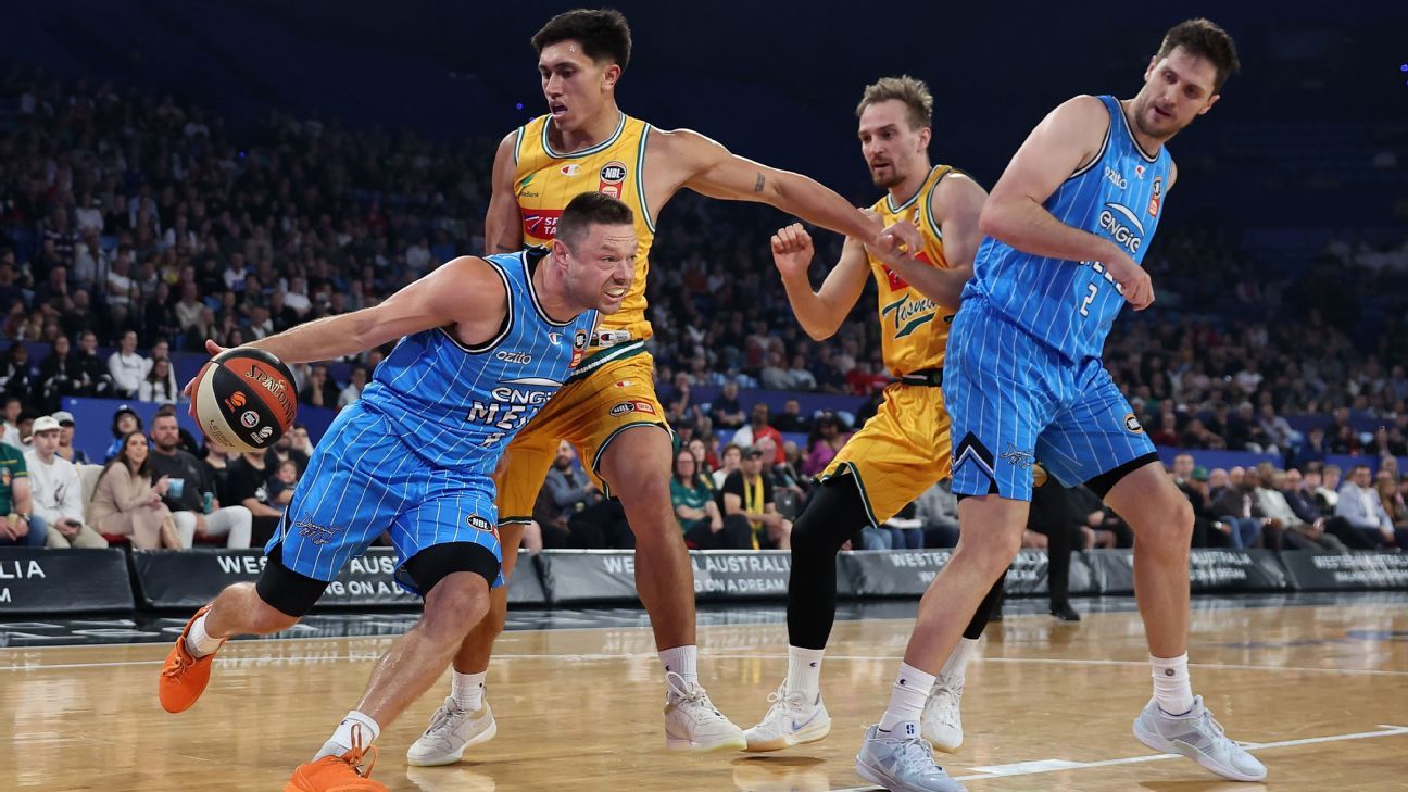 Dellavedova stars as Melbourne beat JackJumpers - ESPN