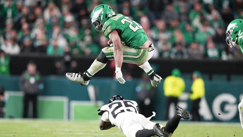 Saquon Barkley s Reverse Hurdle Leaves Eagles speechless ESPN Saquon Barkley s Reverse Hurdle Leaves Eagles speechless ESPN