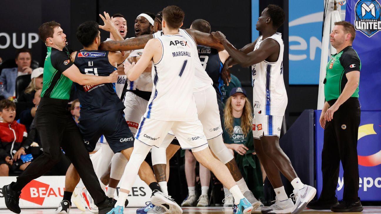 Montrezl Harrell, Kendric Davis suspended for fan incident - ESPN