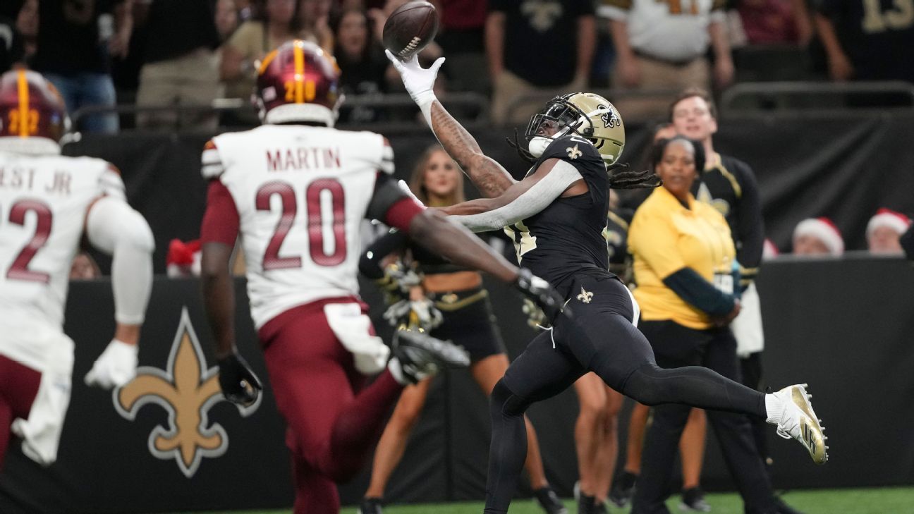 Saints' Alvin Kamara makes impressive TD catch on throwback pass - ESPN