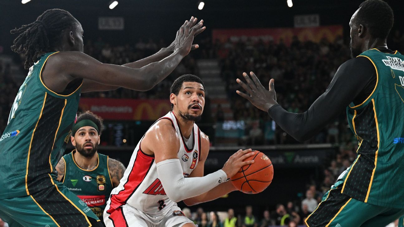 NBL: JackJumpers' title defence in tatters as Hawks roll on - ESPN