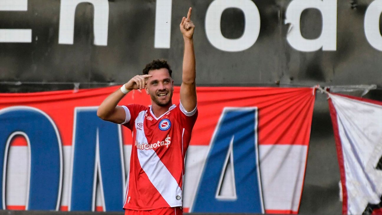 Quién es Tomás Molina, el goleador de Argentinos Juniors y del Torneo ...
