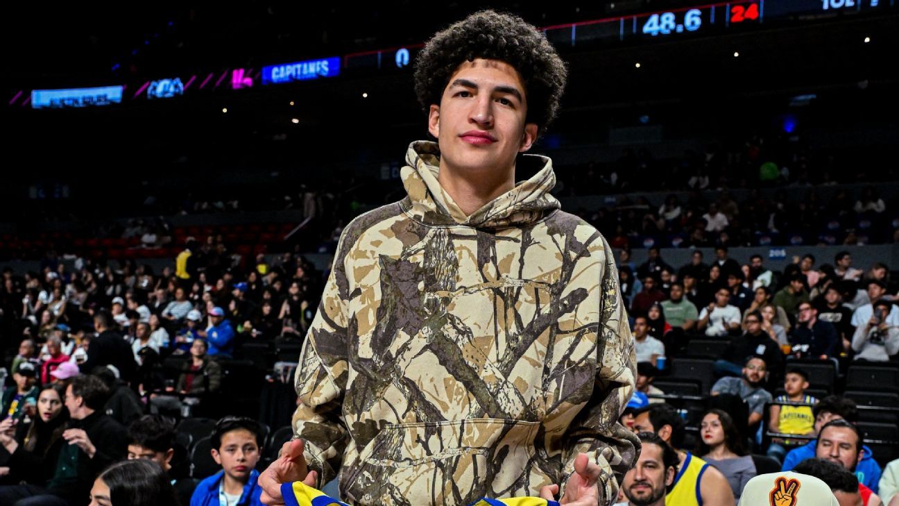 El basquetbolista mexicano, Karim López, firma con Adidas - ESPN