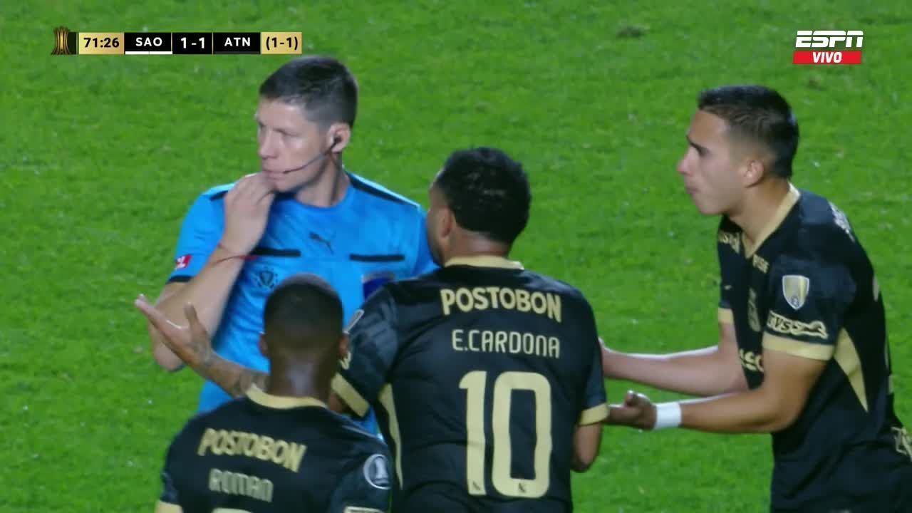 Video: Edwin Cardona vio la roja y fue expulsado en Sao Paulo vs ...