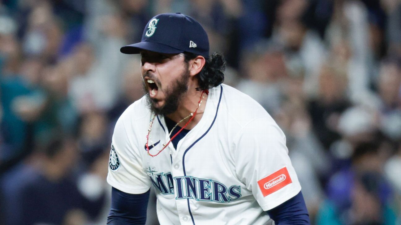 Mariners exercise $7M option on closer Andres Munoz - ESPN
