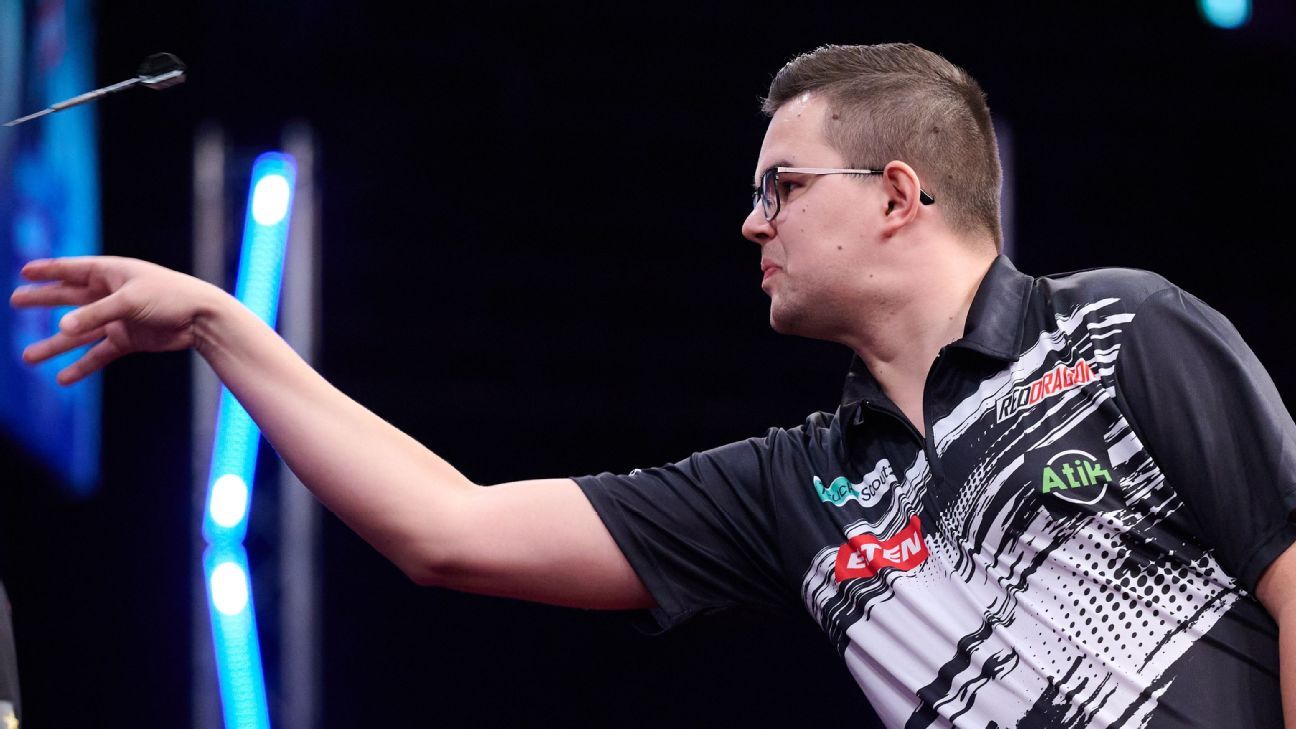 Gian van Veen overcomes bloody thumb and dartitis memory to win darts ...