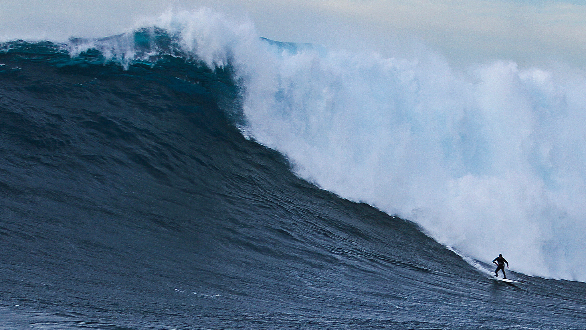Shawn Dollar rides world record 61-foot wave